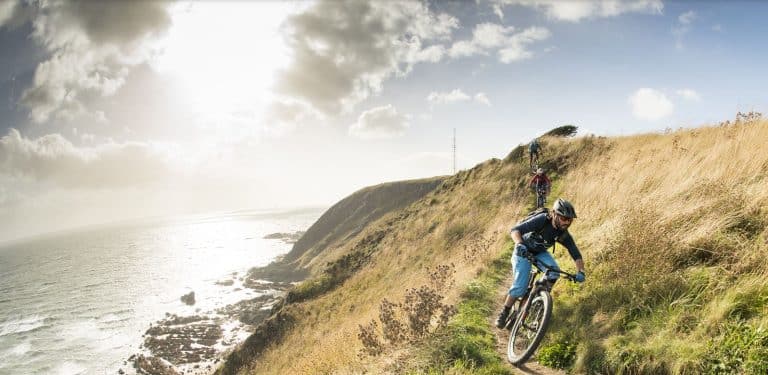 The Best Bike Routes for Exploring Edinburgh + Shops